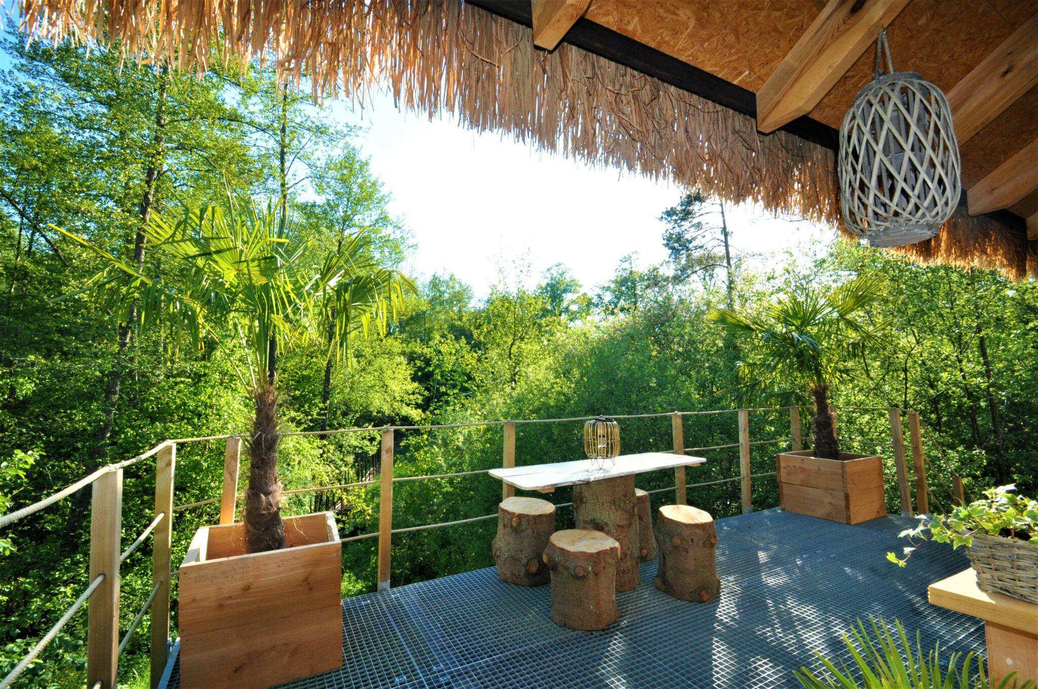 La cabane dans les arbres de l’extérieur – Cabane Sauvage
